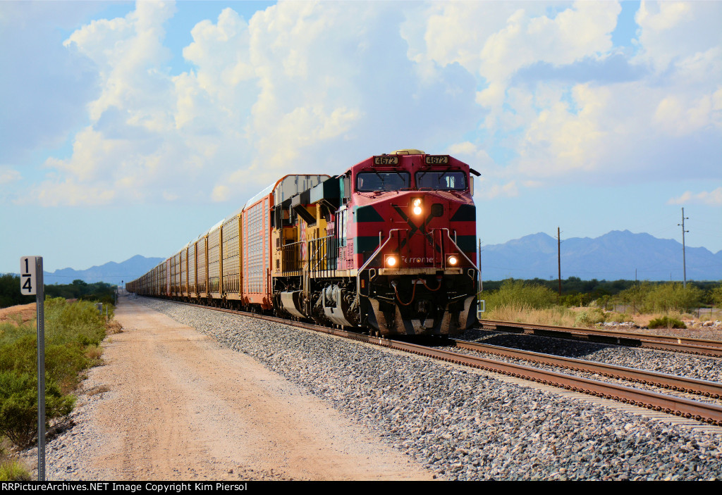 FXE 4672 on UP Gila Sub